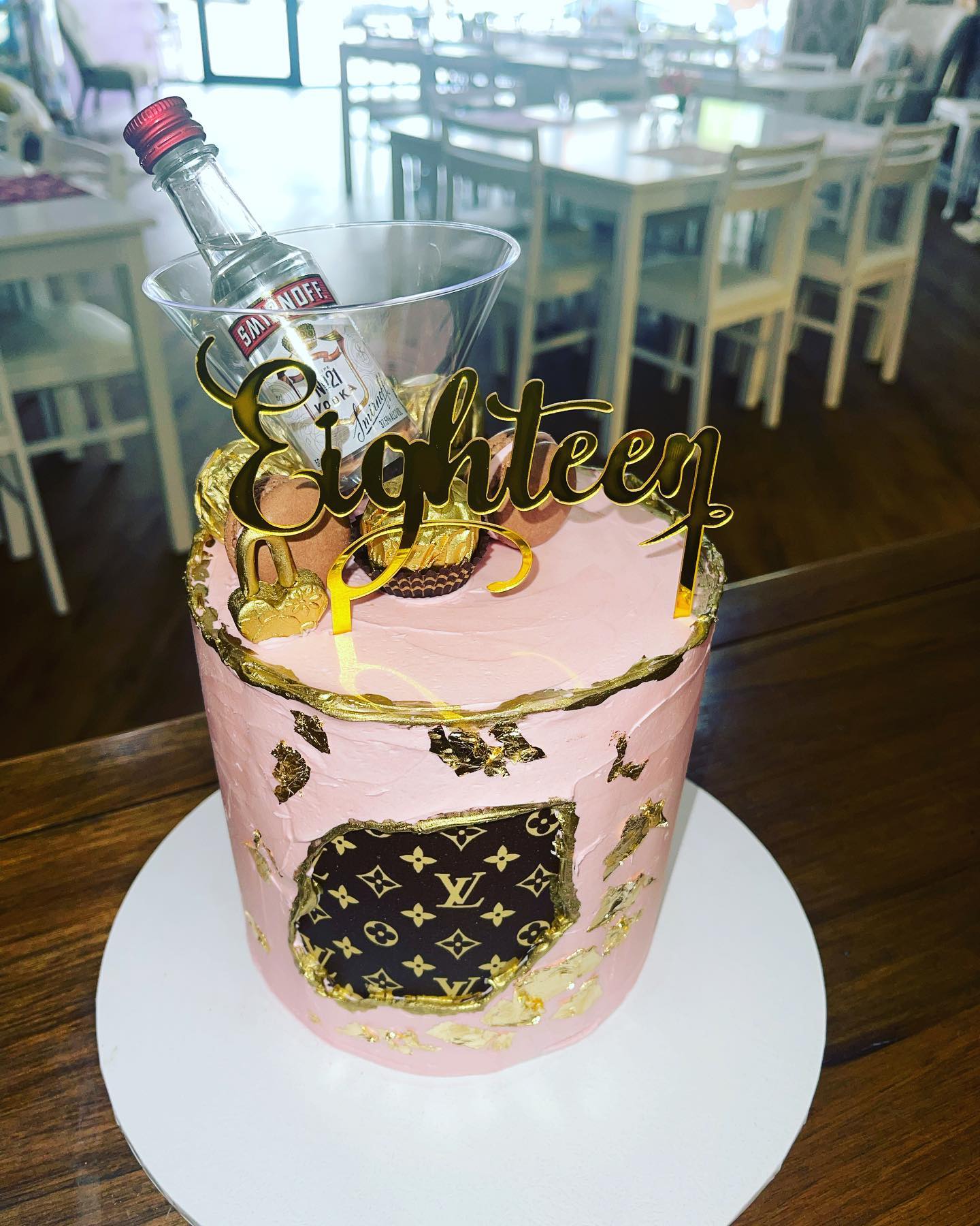 Custom Cake – Wyong Cake Palace